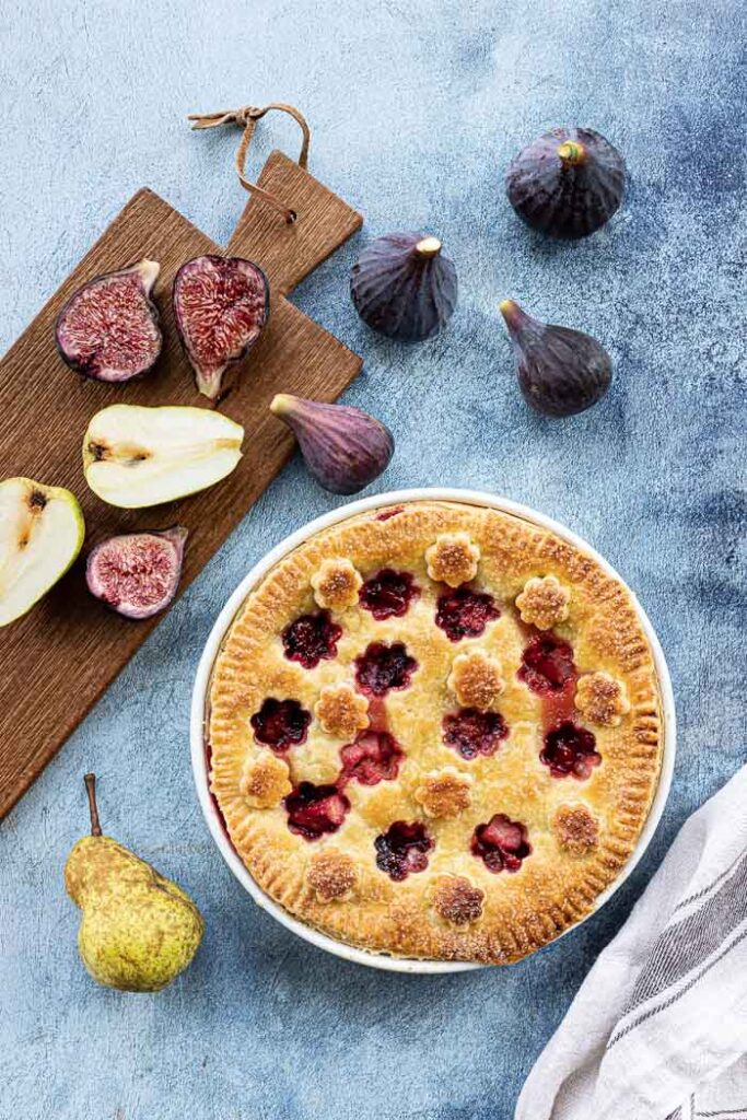 Pear fig cardamon pie - Adventures in FoodieLand